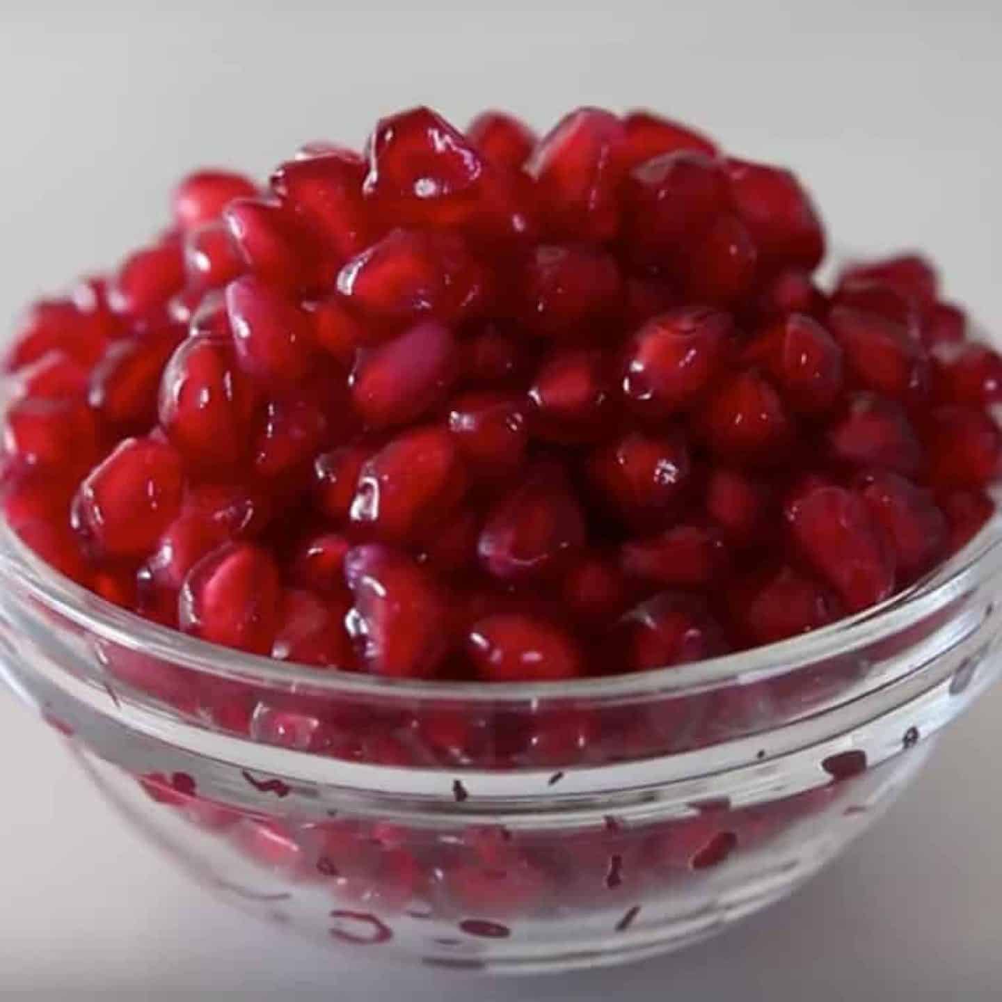 Video: How to Seed a Pomegranate - Just a Taste
