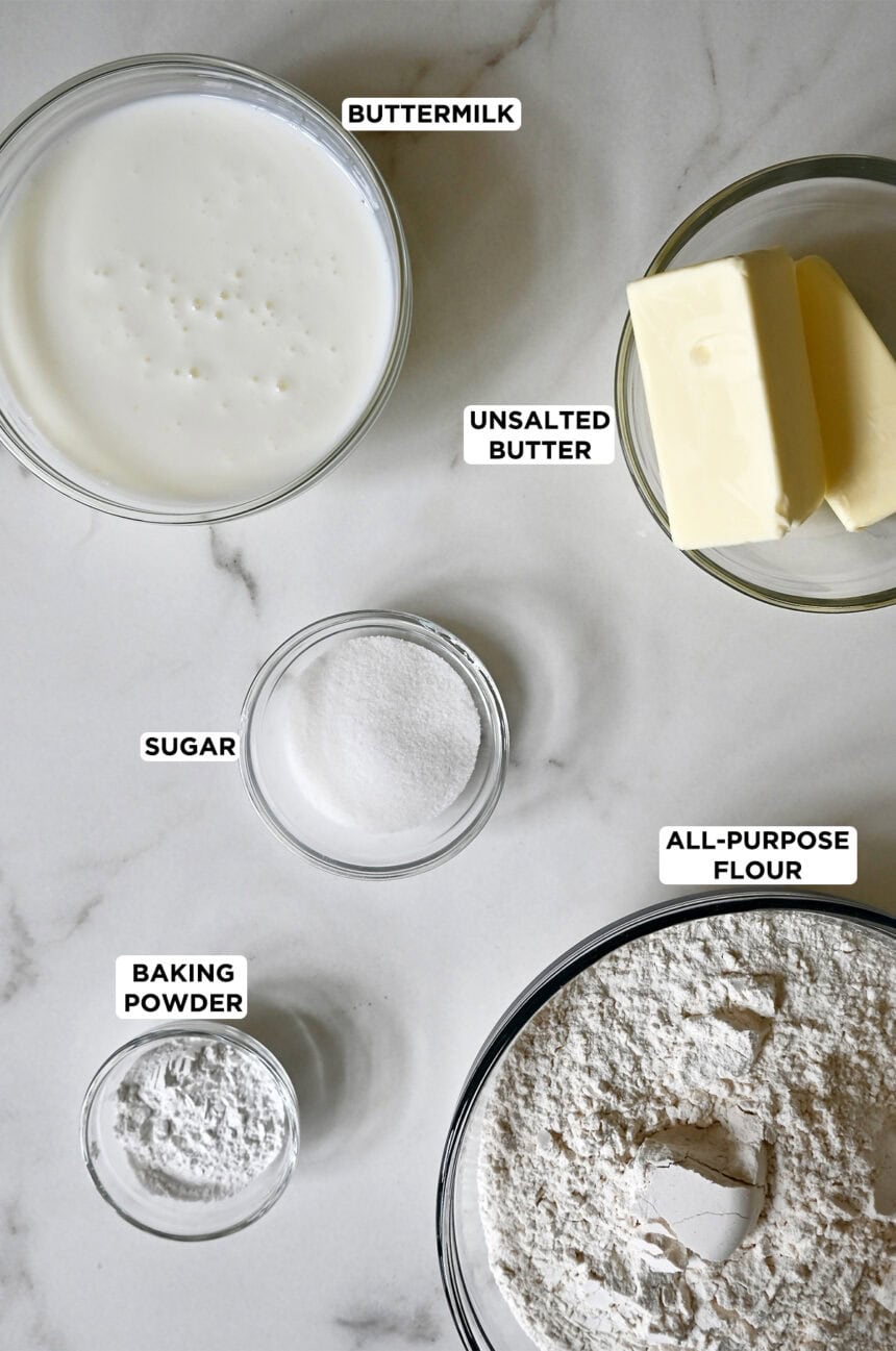 Easy Homemade Buttermilk Biscuits (6 Ingredients!)