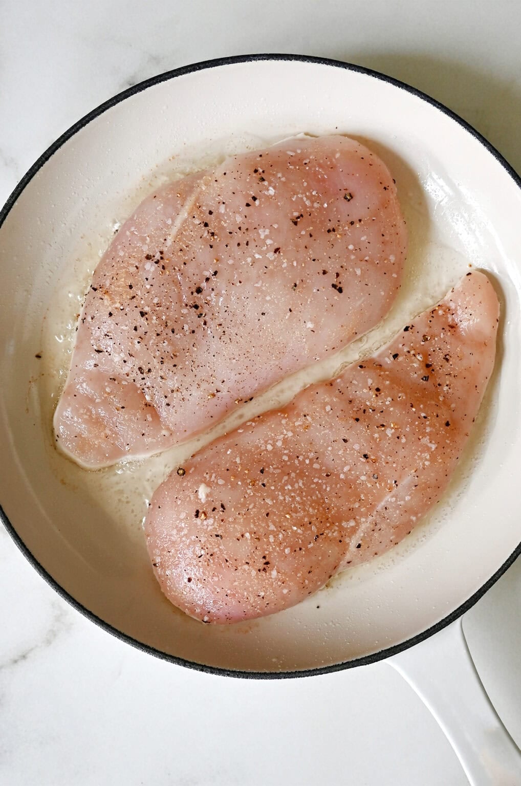 How to Cook Chicken Breast in a Pan (Perfectly Juicy Every Time!)